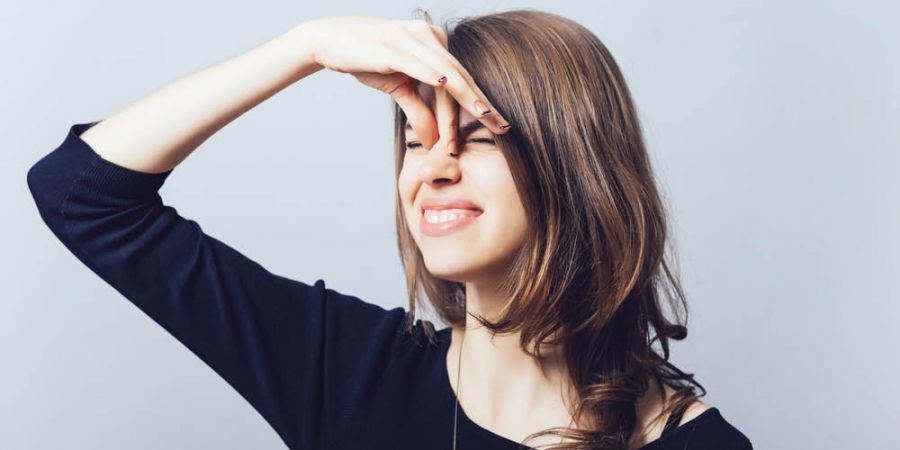 Is het erg om een scheet in te houden?