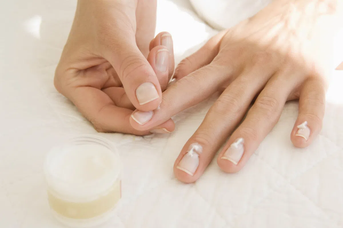 Dit is waarom (en hoe) je jouw nagelriemen zou moeten verzorgen