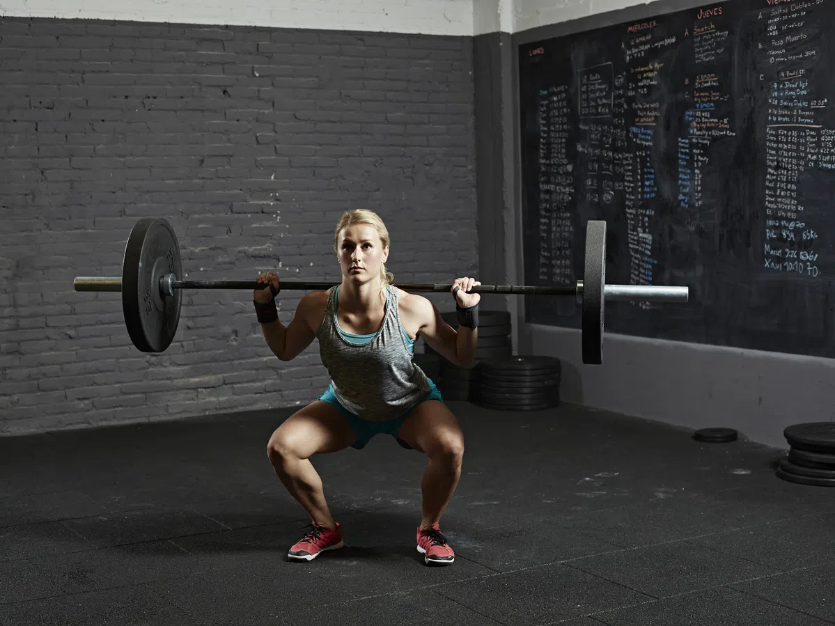Ga je squatten met zwaar gewicht? Warm op met deze oefening